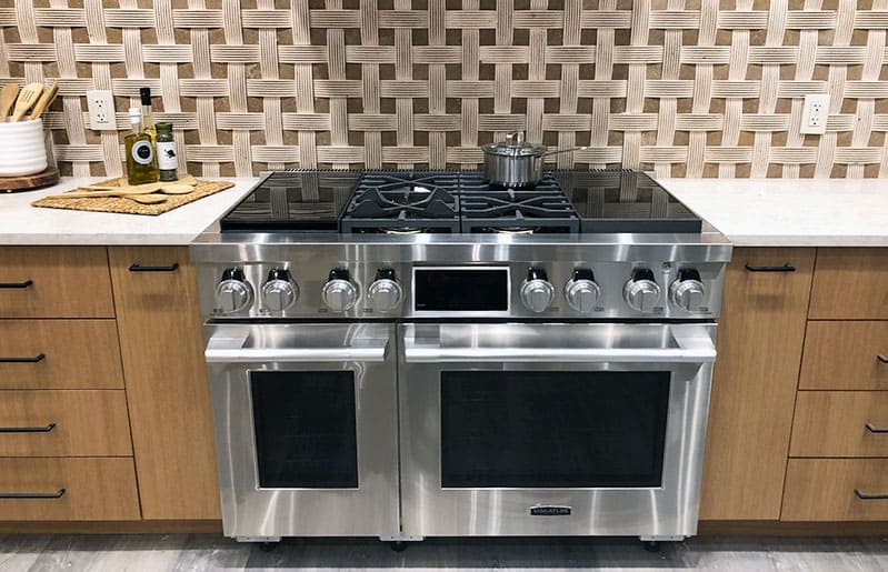 How to Choose the Best Kitchen Range and Range Hood