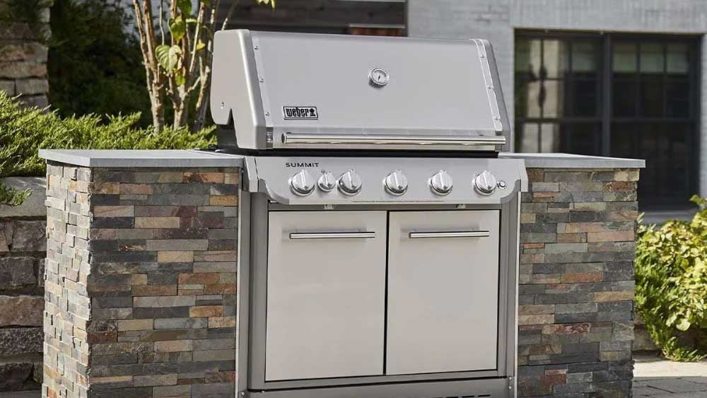 Weber Grill Comparison Guide 2025: Spirit vs. Genesis vs. Summit