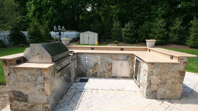 How to Design an Outdoor Kitchen