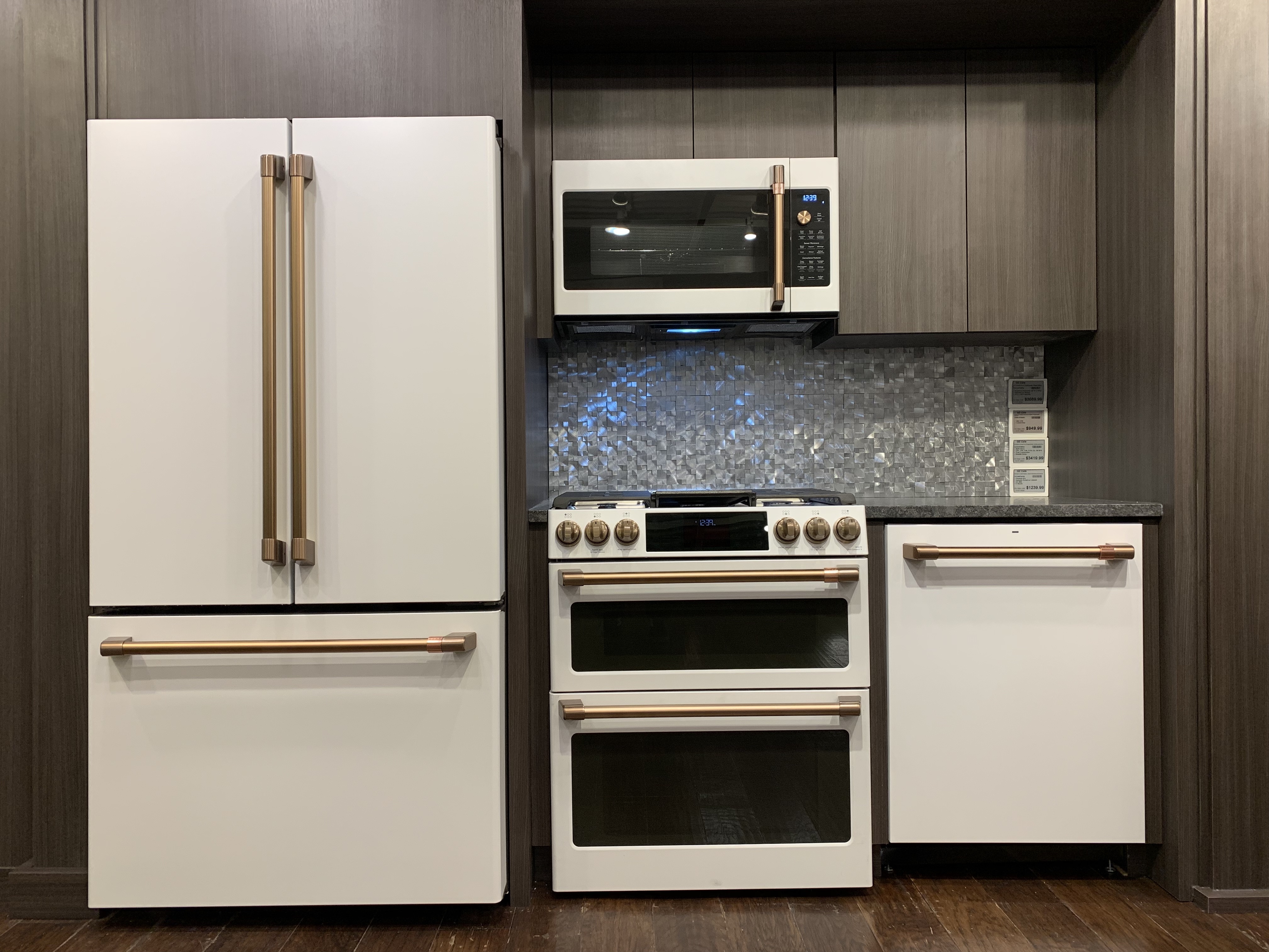 KitchenAid vs. Café Appliances Gas Slide-In Ranges